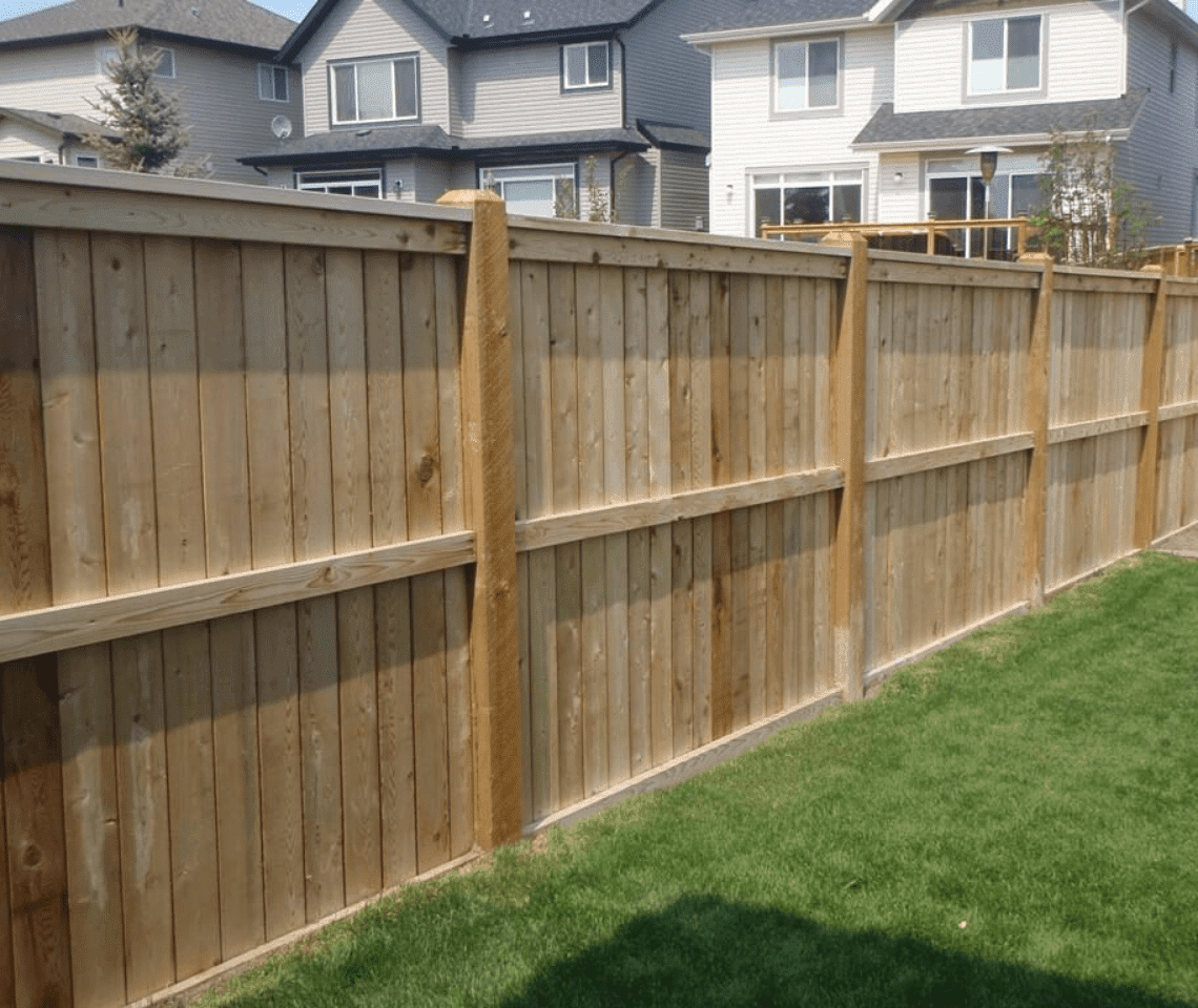 Fencing On A Slope: How To Make It Easier With 3 Common Techniques
